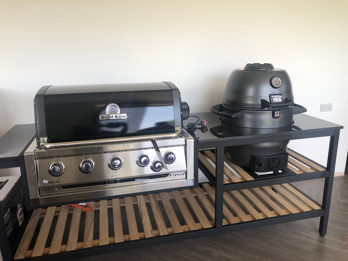 Castori table including broil king regal 570 and keg 5000